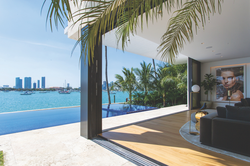 Contemporary Tropical Oasis in Miami Beach, Florida - Luxury Pools ...